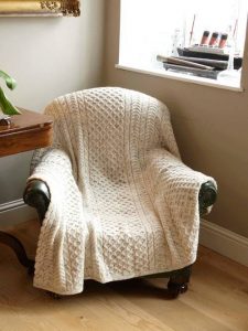 TWO TONE ARAN PLATED THROW - X4349